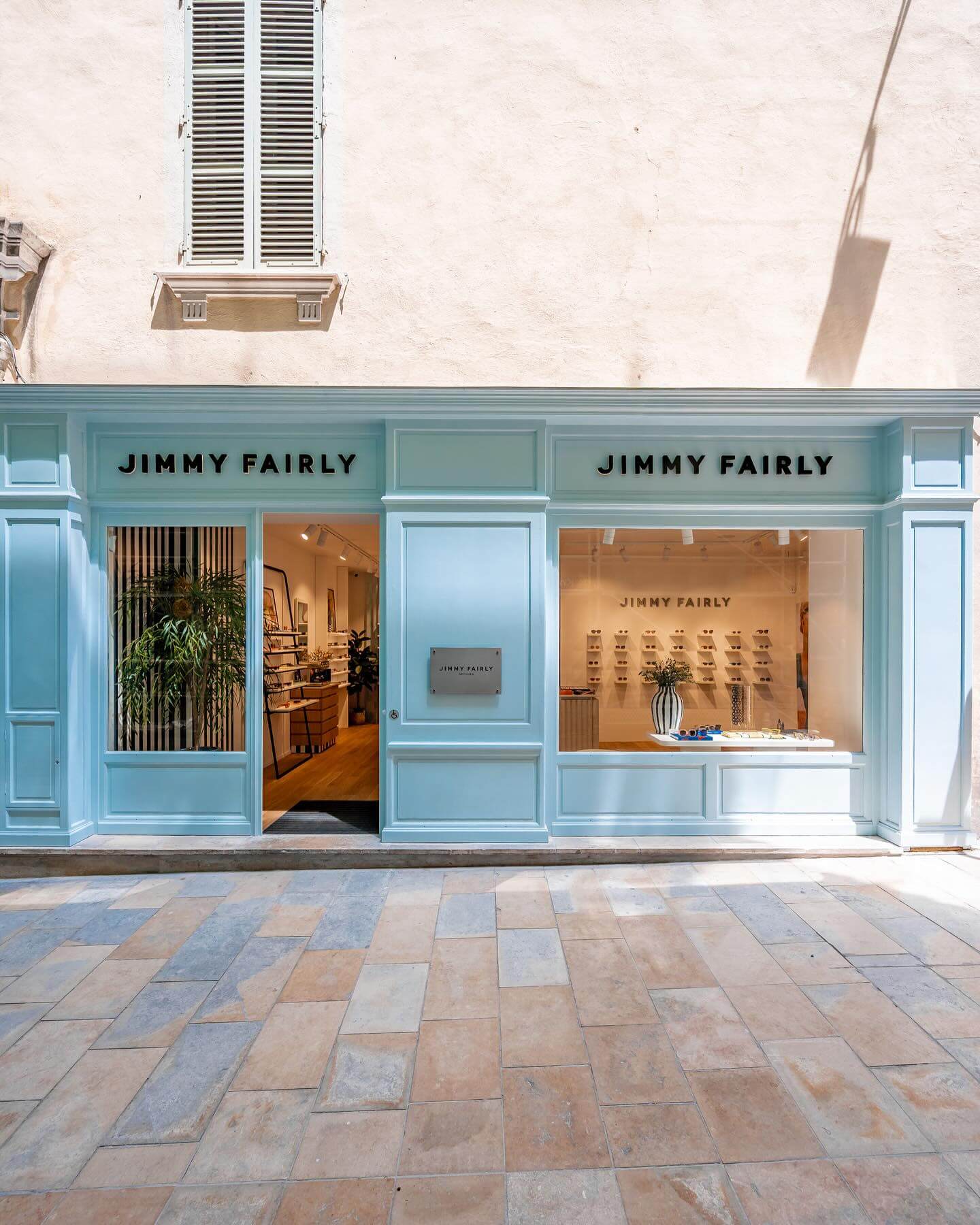 Hot brands: What factors make a brand successful? - NellyRodi